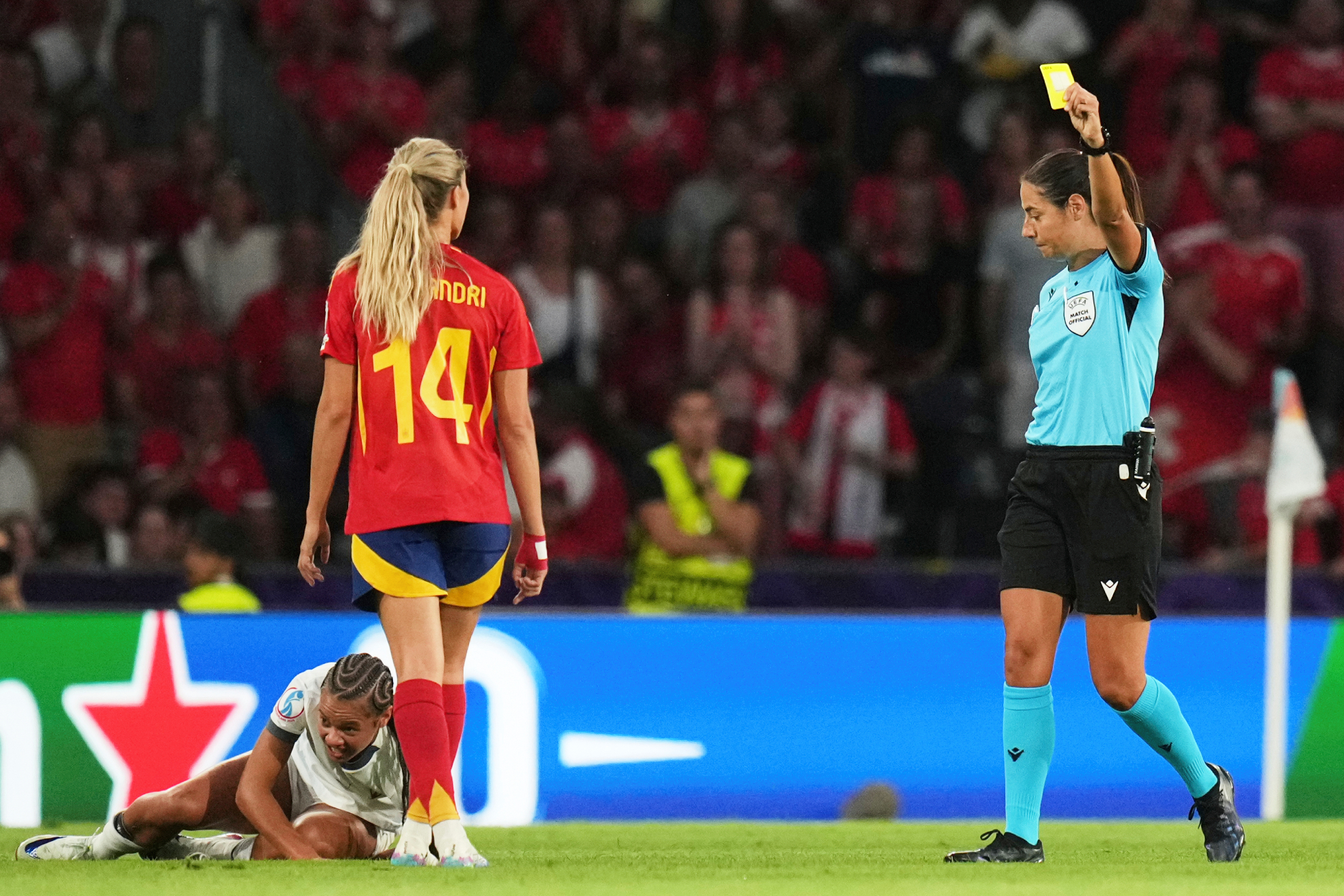 Así fue la fiesta de España: la Macarena, la amarilla de Laia, el ...