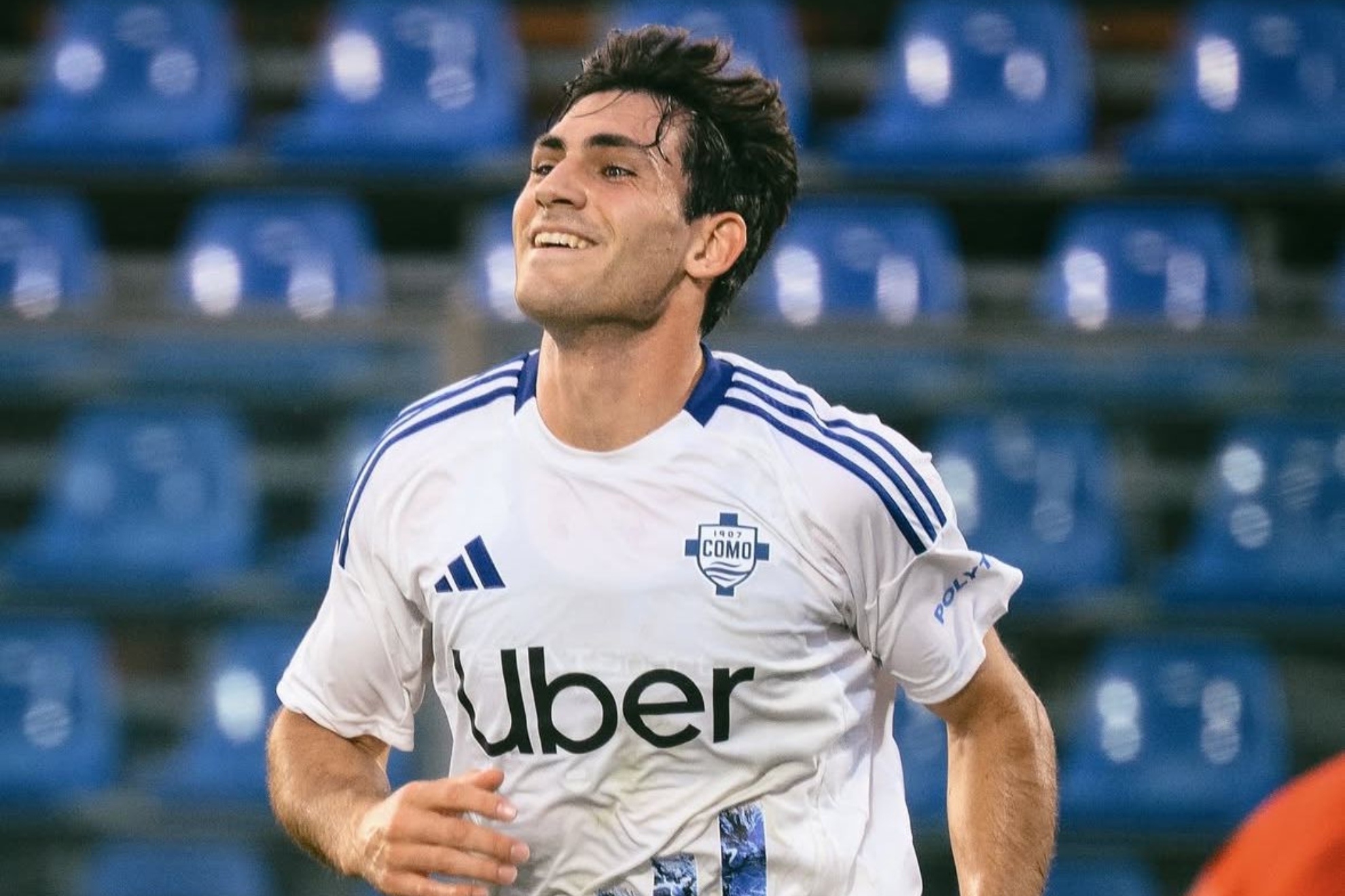 Iván Azón arranca con un doblete en el estreno del Como de Cesc