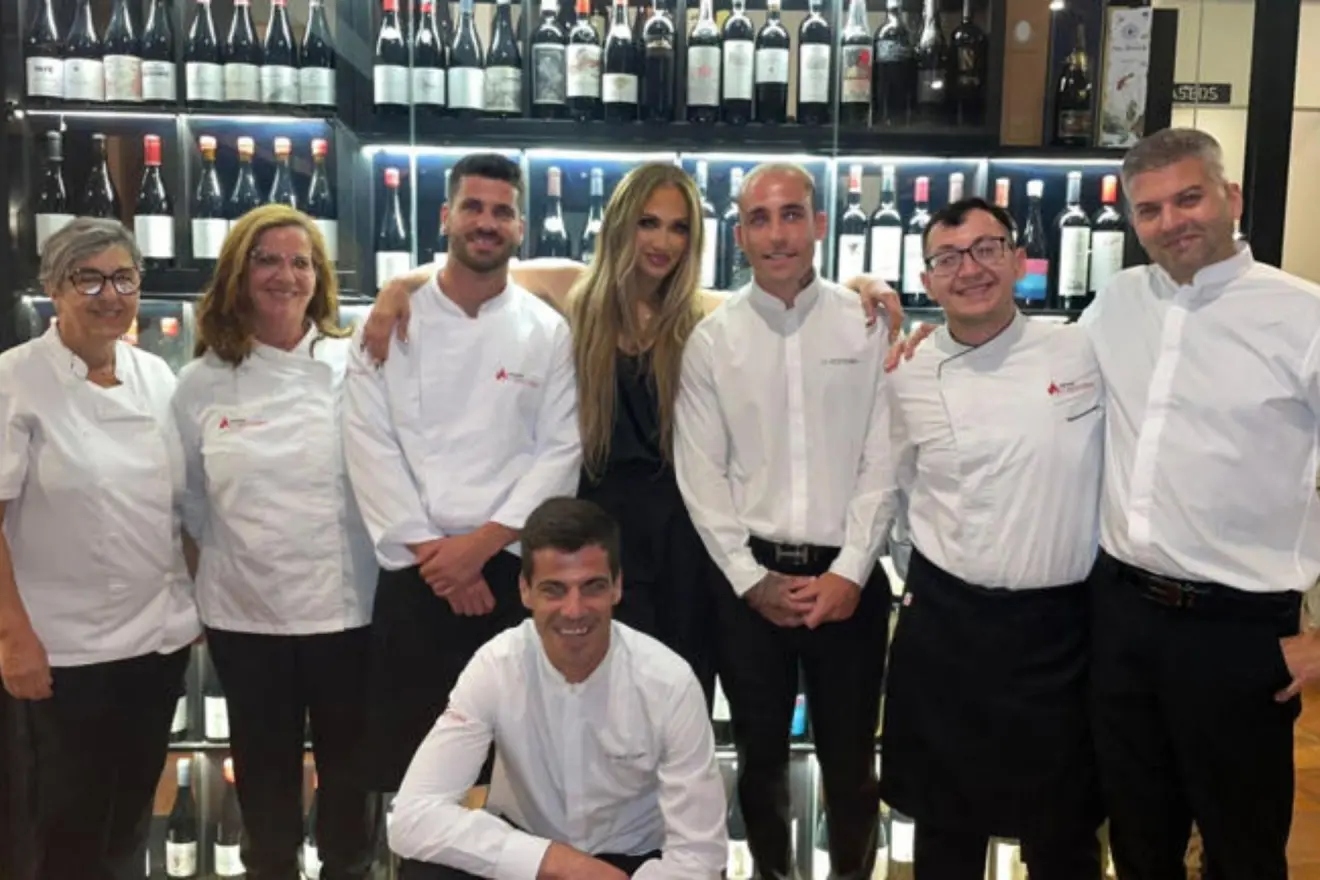 Jennifer López se lo pasa a lo grande en España comiendo: ¡cenó las ...