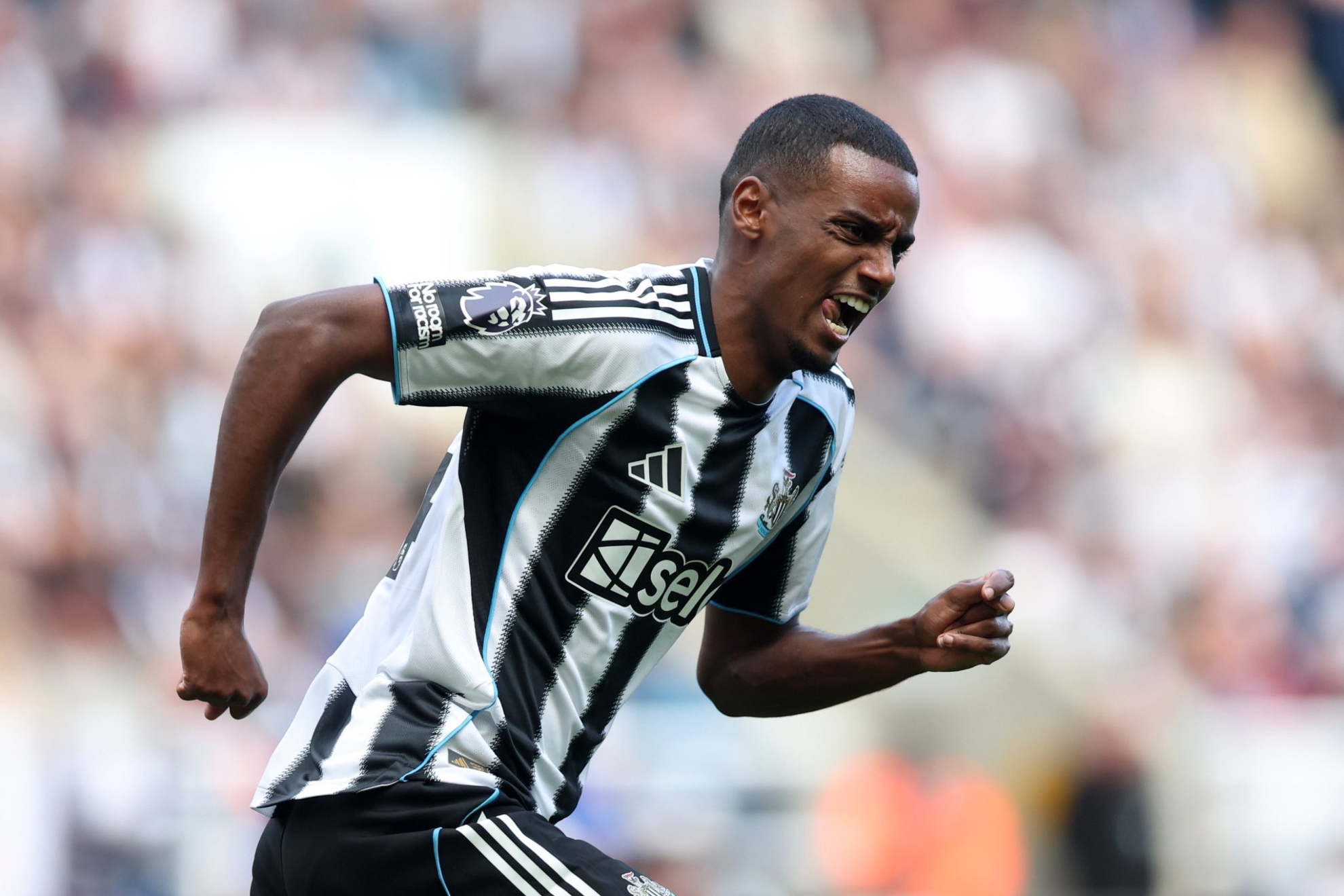 El Newcastle 'deja en tierra' a Isak... ¡y el Liverpool se plantea su ...