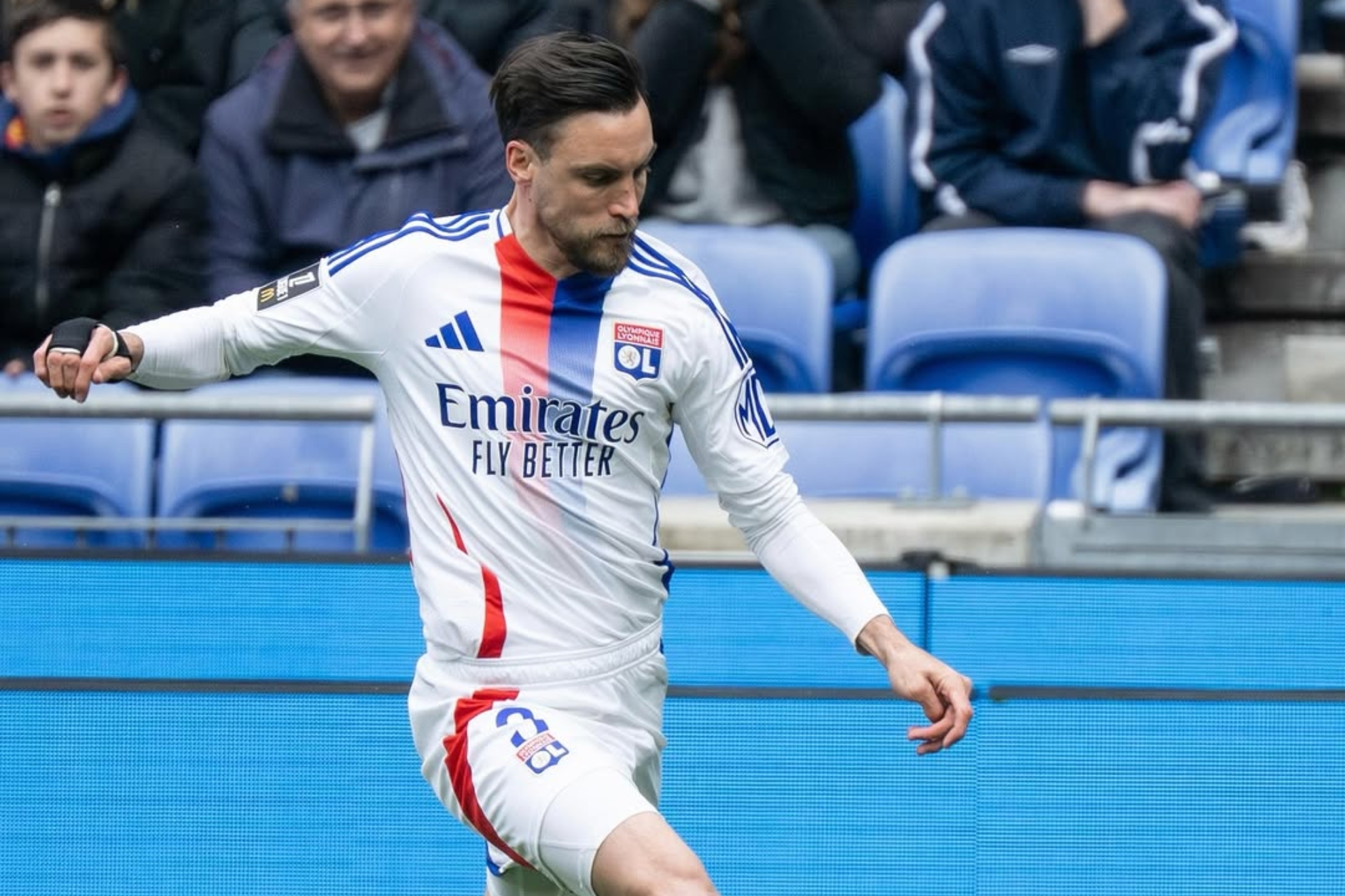 Giro en el futuro de Tagliafico: seguirá dos temporadas más en Lyon