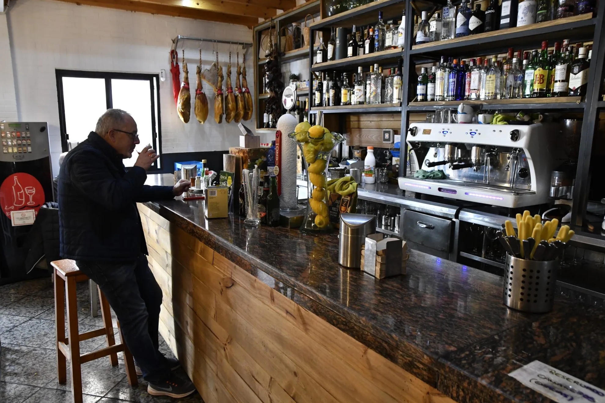 Un bar causa controversia con la últimas medidas que ha impuesto a sus ...